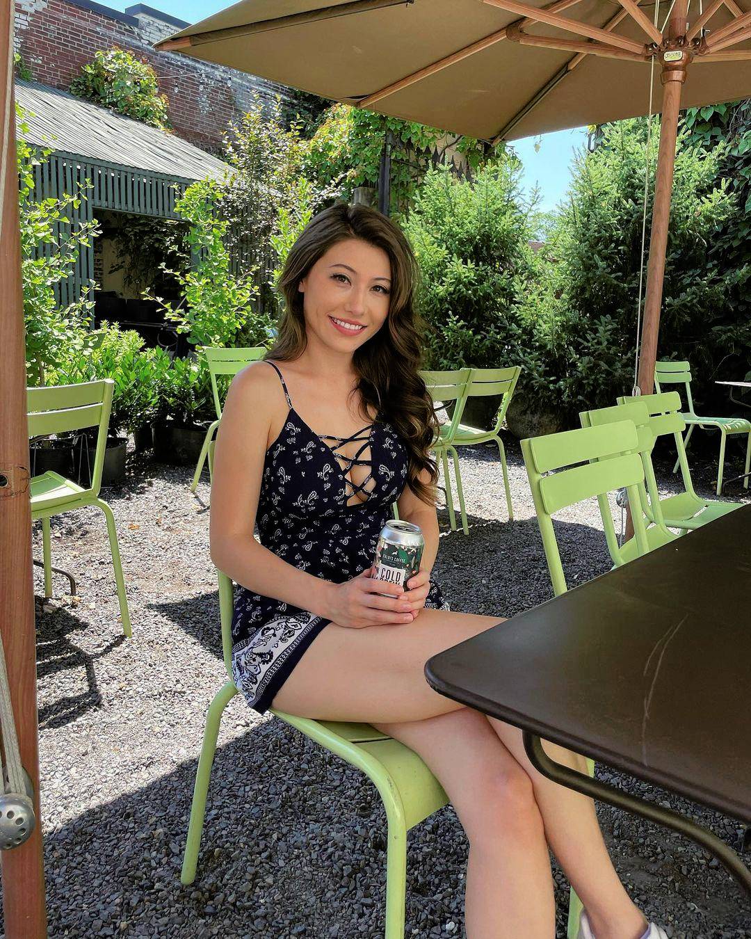 Sasha Emiri | Scrolller