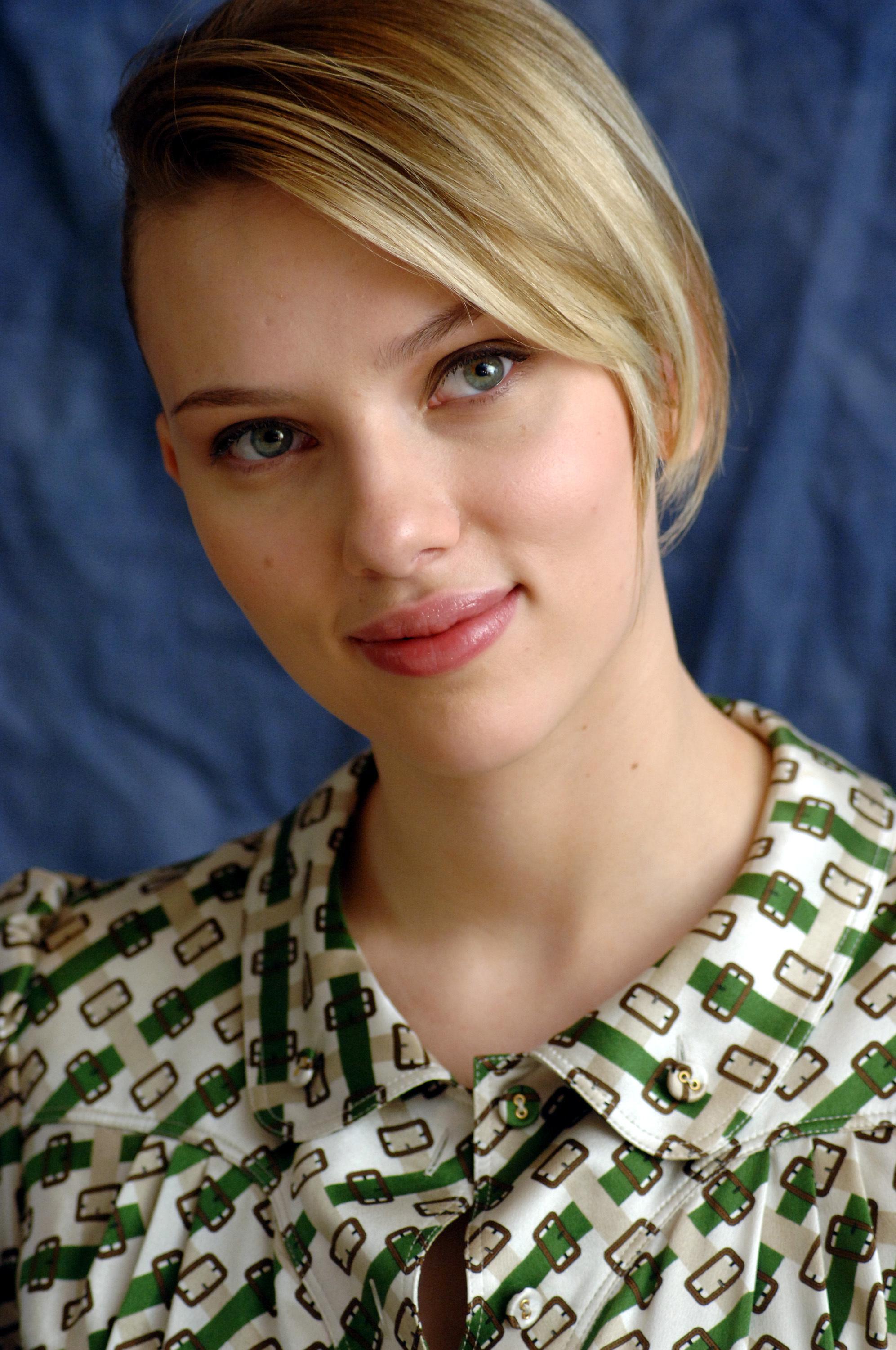 Scarlett Johansson [1993×3000] | Scrolller