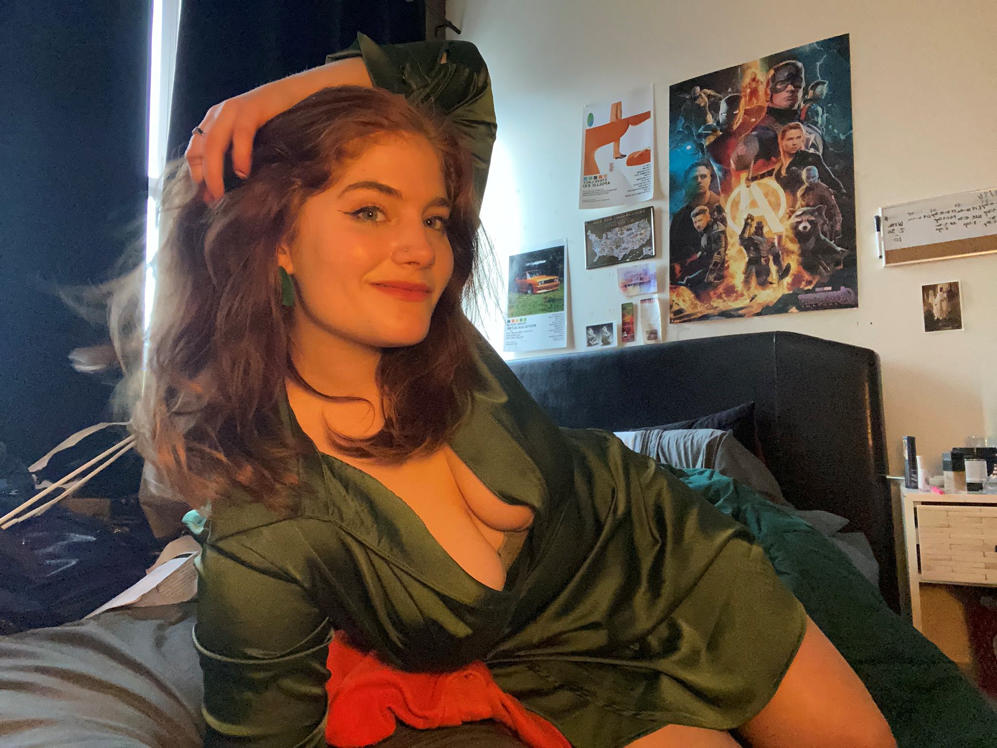 Seductive pose | Scrolller