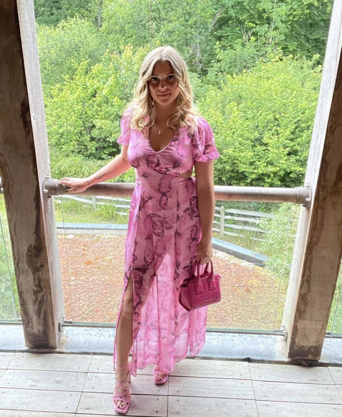 See the back from the front | Scrolller