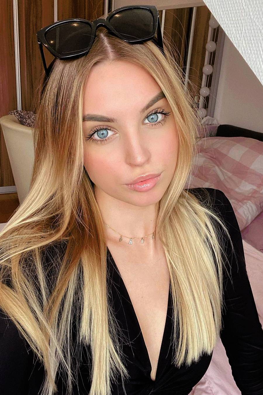 Selfie in a black top | Scrolller