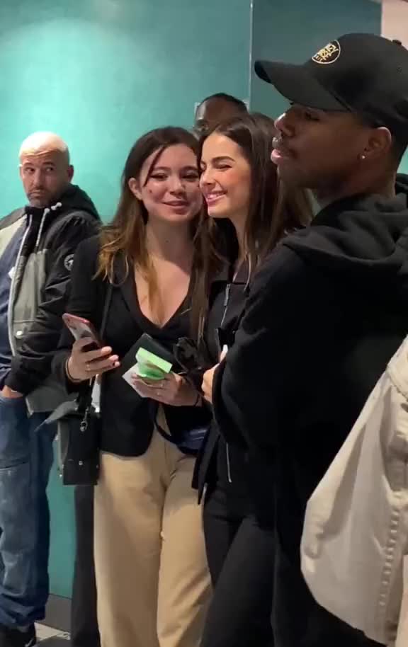 Selfie in Paris | Scrolller