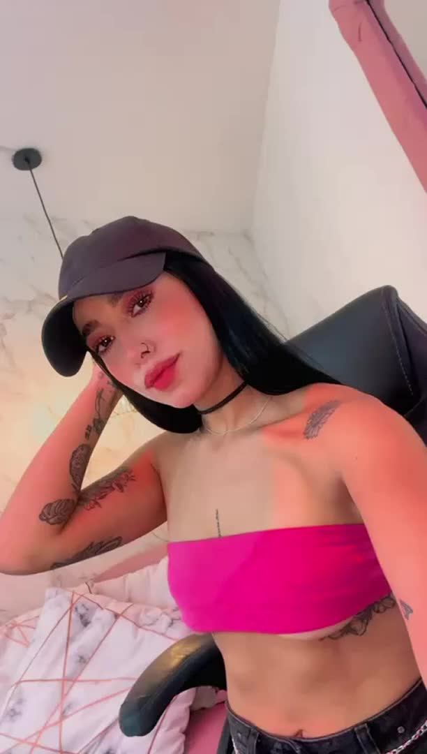 Sensual petite online now 🌸 - emma_pole_8 | Scrolller