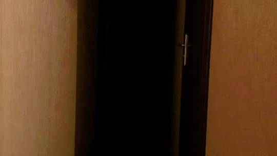 Sexy lighting with perfect use of Hallway. | Scrolller