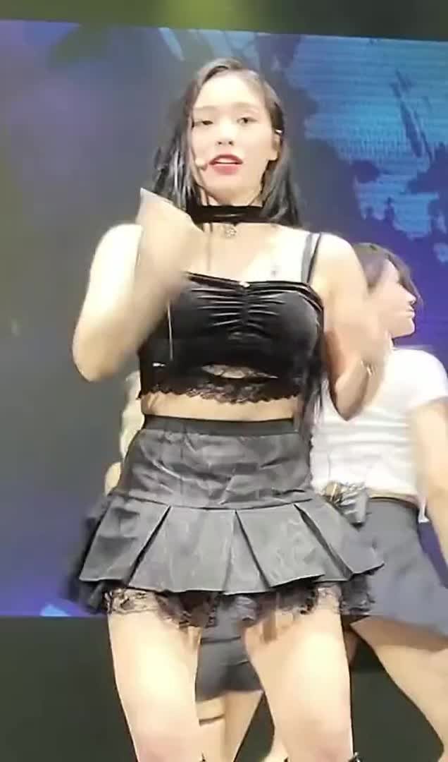 Sexy Maknae is flaunting her ass for everyone to enjoy. | Scrolller