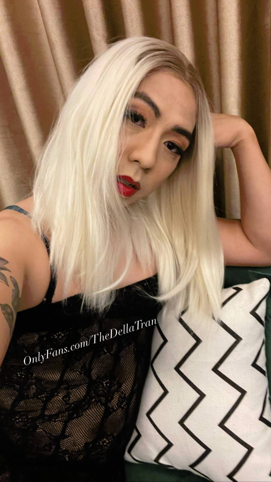 Sexy outfit on a Friday night | Scrolller