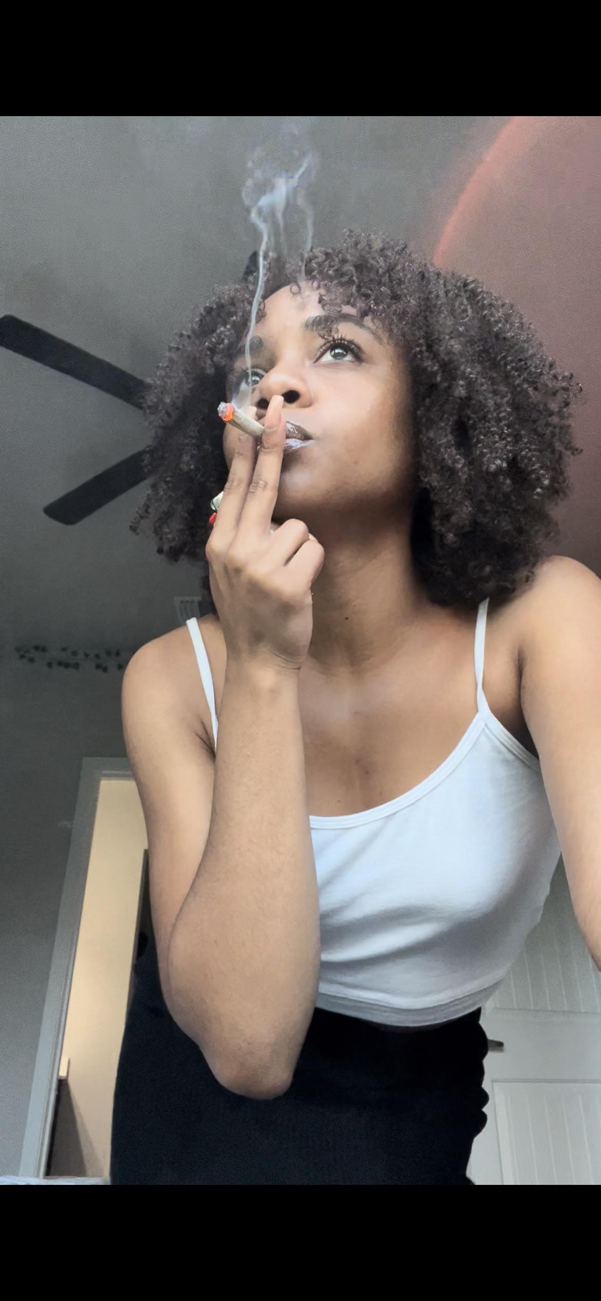 Sexy Stoner 💦🍃 | Scrolller