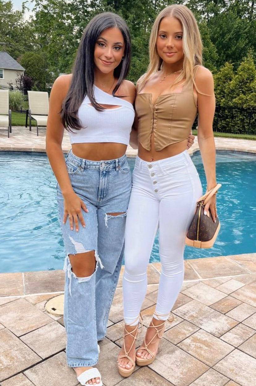 Sexy tight bodied duo | Scrolller