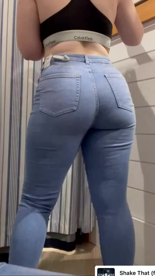 Shake that 😜 | Scrolller