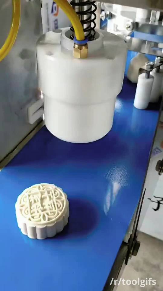 Shaping mooncakes | Scrolller