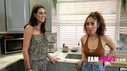 Sharing Her Black Boyfriend With Her Mom | Scrolller