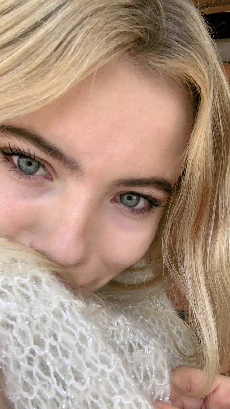 She has the most beautiful eyes I have ever seen. | Scrolller