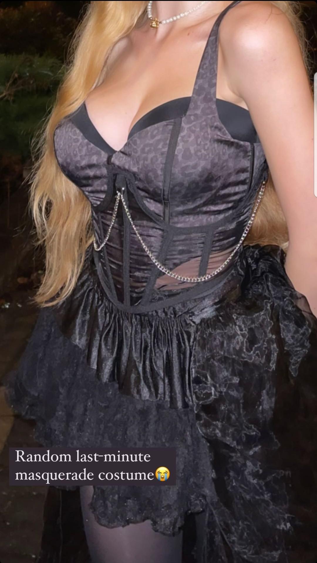 She is so hot🥵 | Scrolller