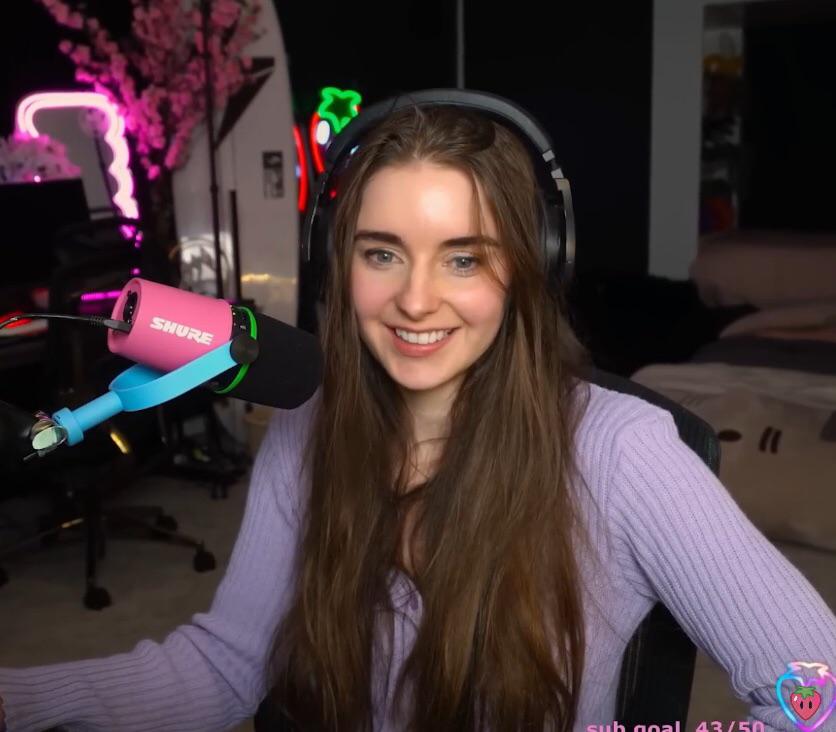 She Looks So Cute In Her New Video Scrolller
