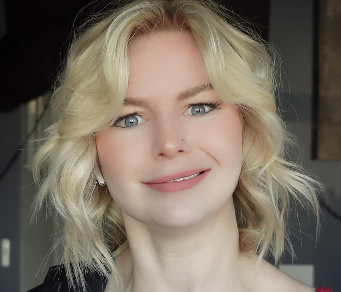 She makes some great faces during her vids lol | Scrolller