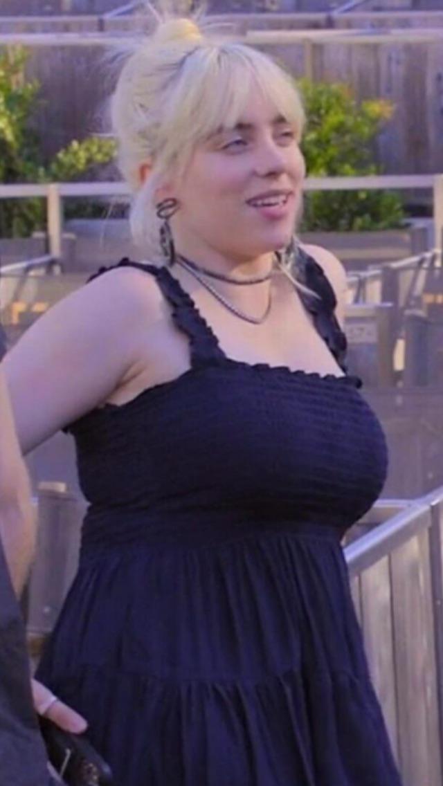 She’s getting bigger | Scrolller