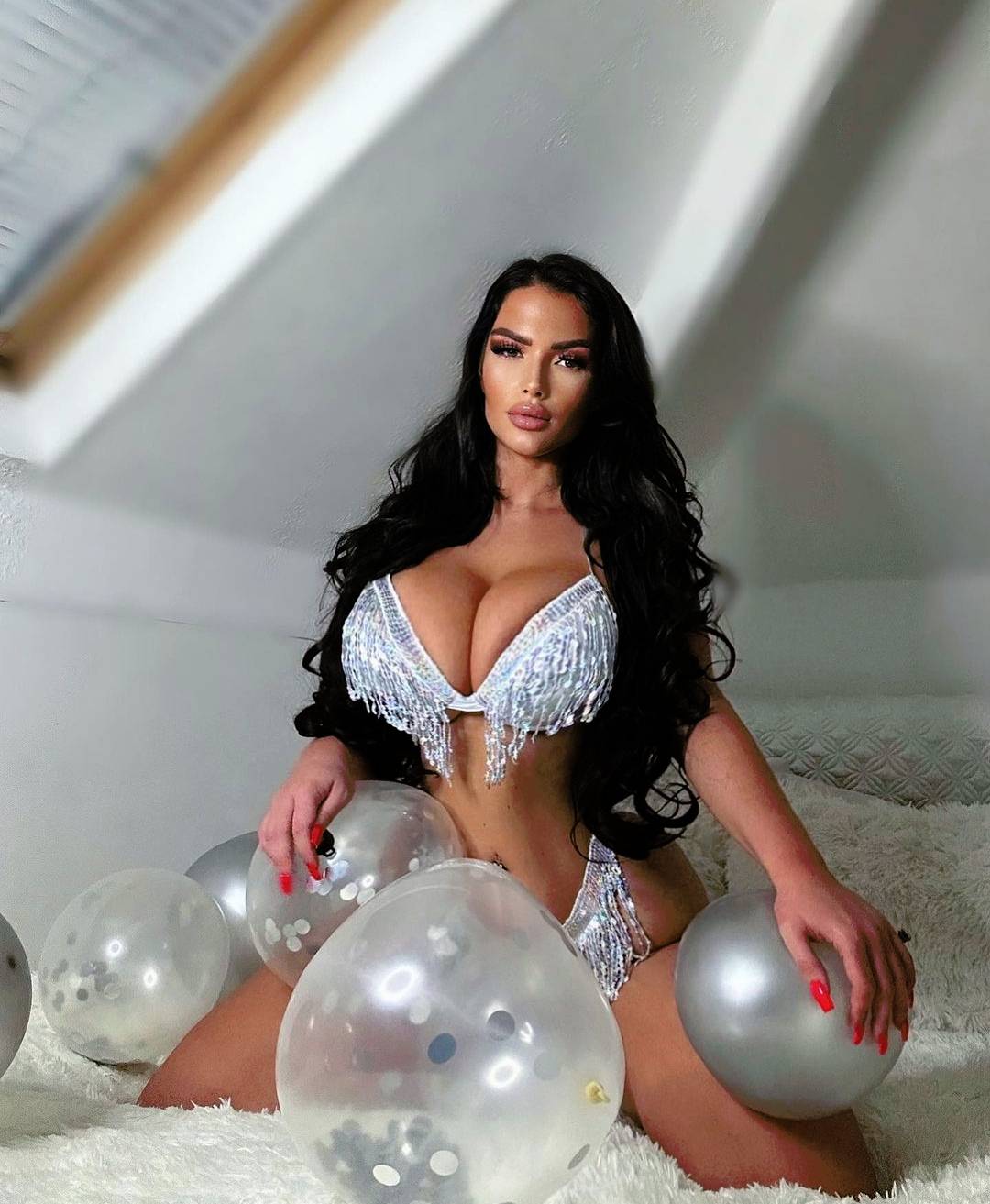 She'd burst my bubbles | Scrolller