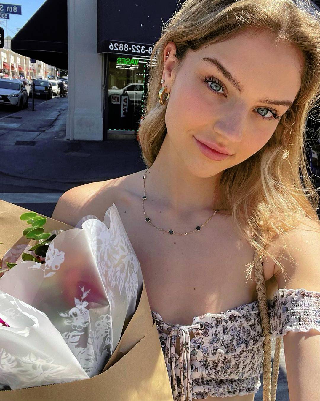 She's A Looker | Scrolller