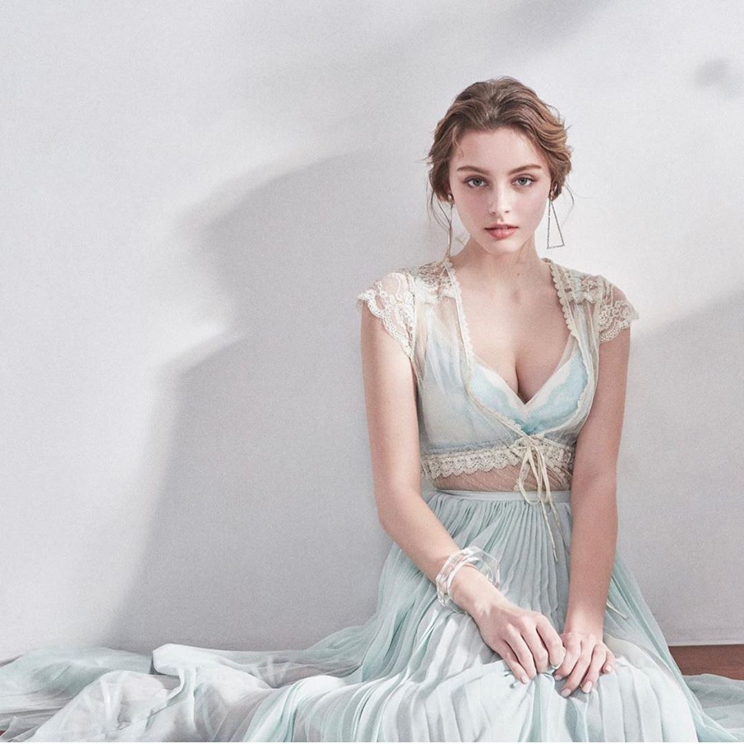 She's A Siren | Scrolller