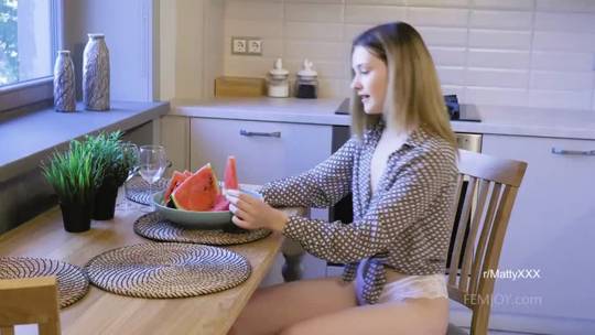 she's a tease - Matty | Scrolller