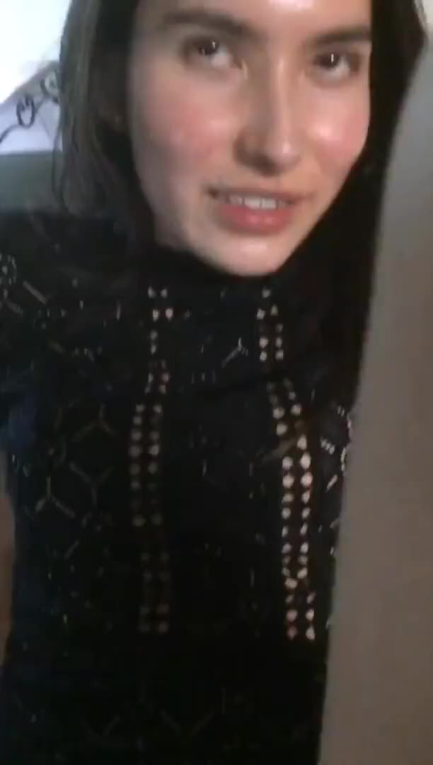 She's leaking | Scrolller