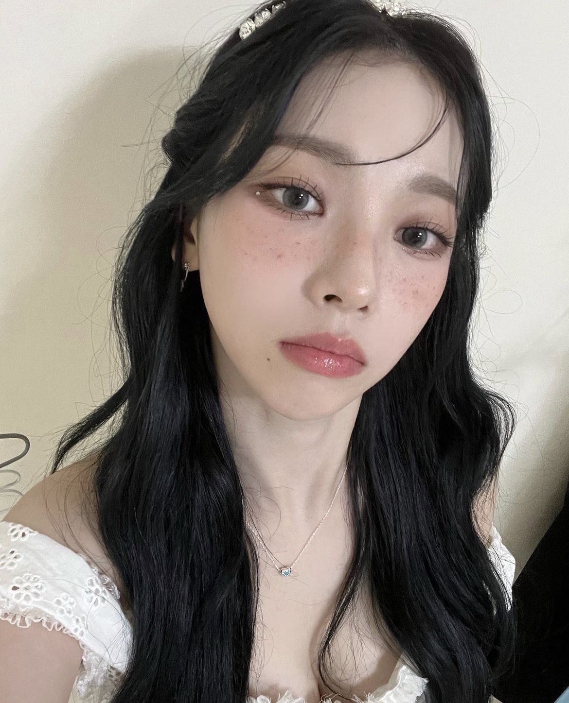 Karina's deep cleavage 😋 | Scrolller