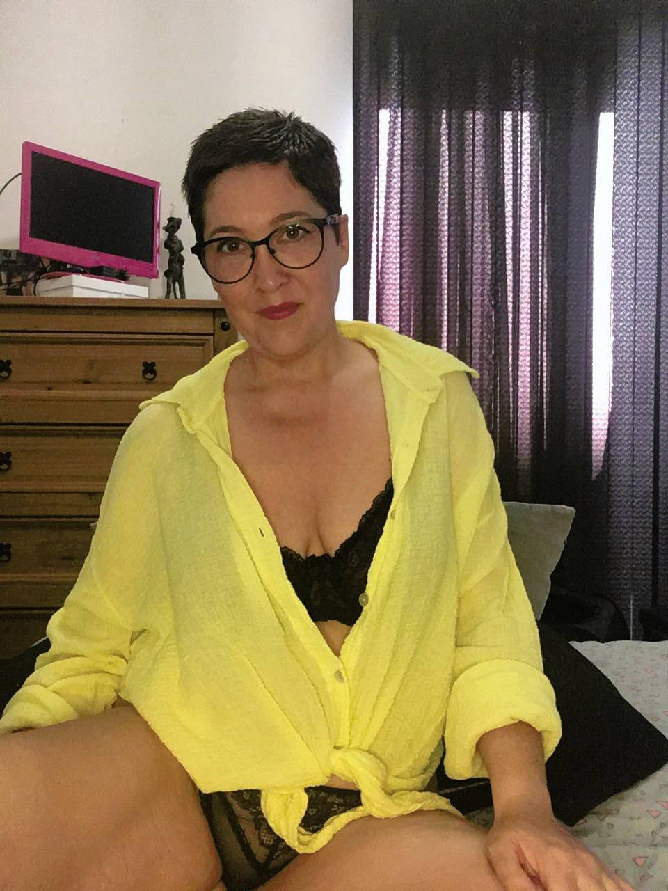 Short hair doesn’t make you any less feminine | Scrolller