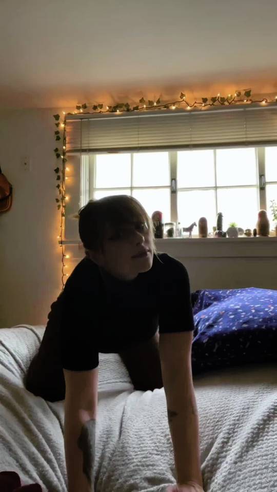 Random internet girl showing her thong | Scrolller