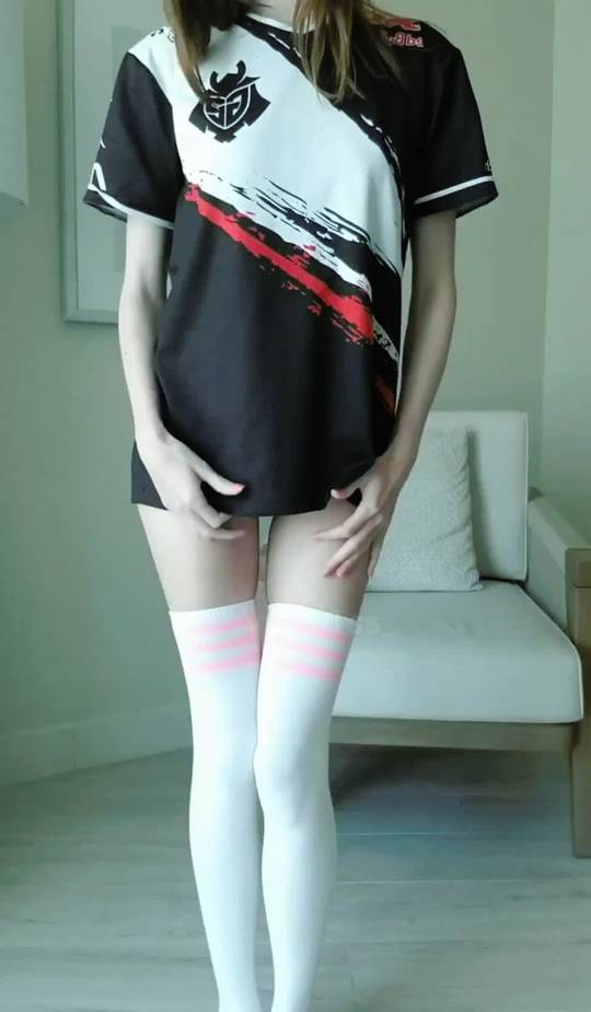 Showing off my thigh gap this morning | Scrolller