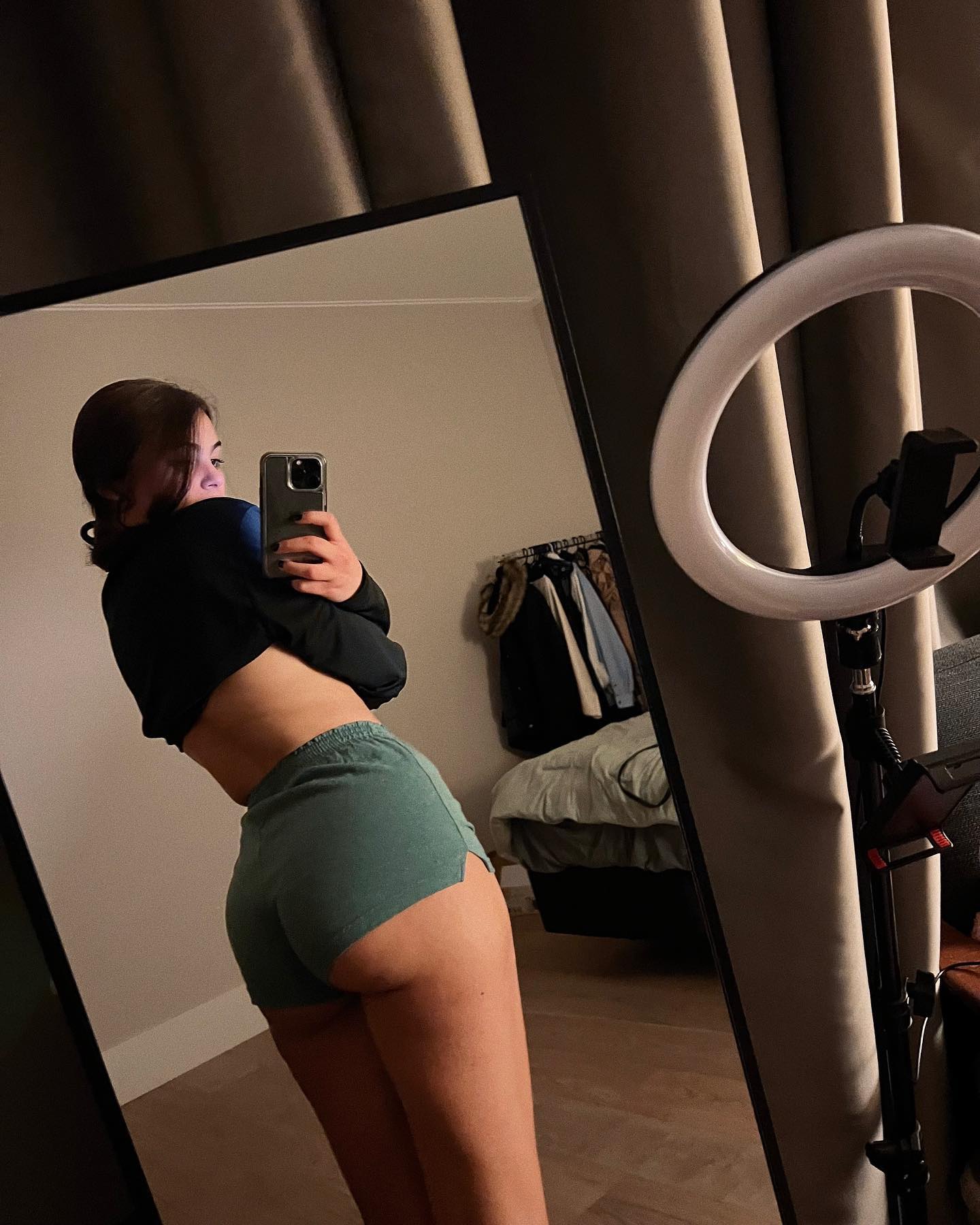 Showing some cheek | Scrolller