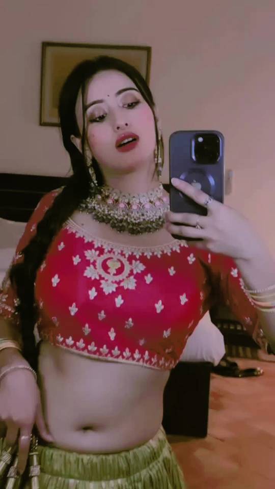Shweta Mahara Scrolller