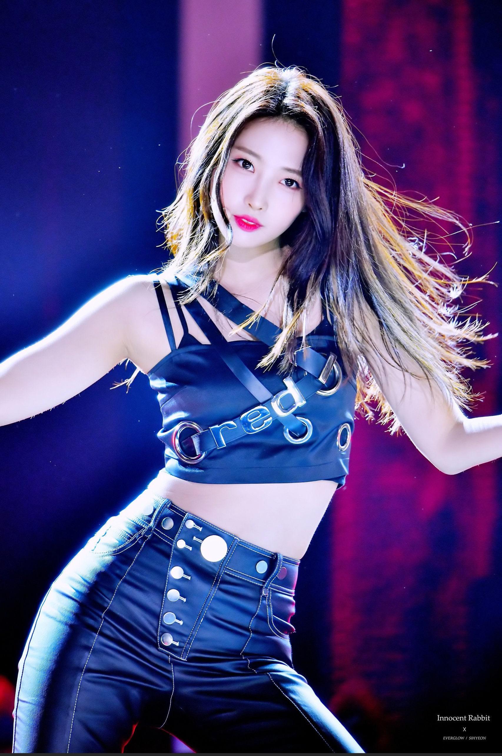 Sihyeon - everglow | Scrolller