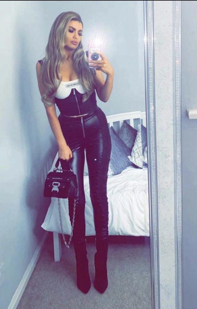 Simone Long legs | Scrolller