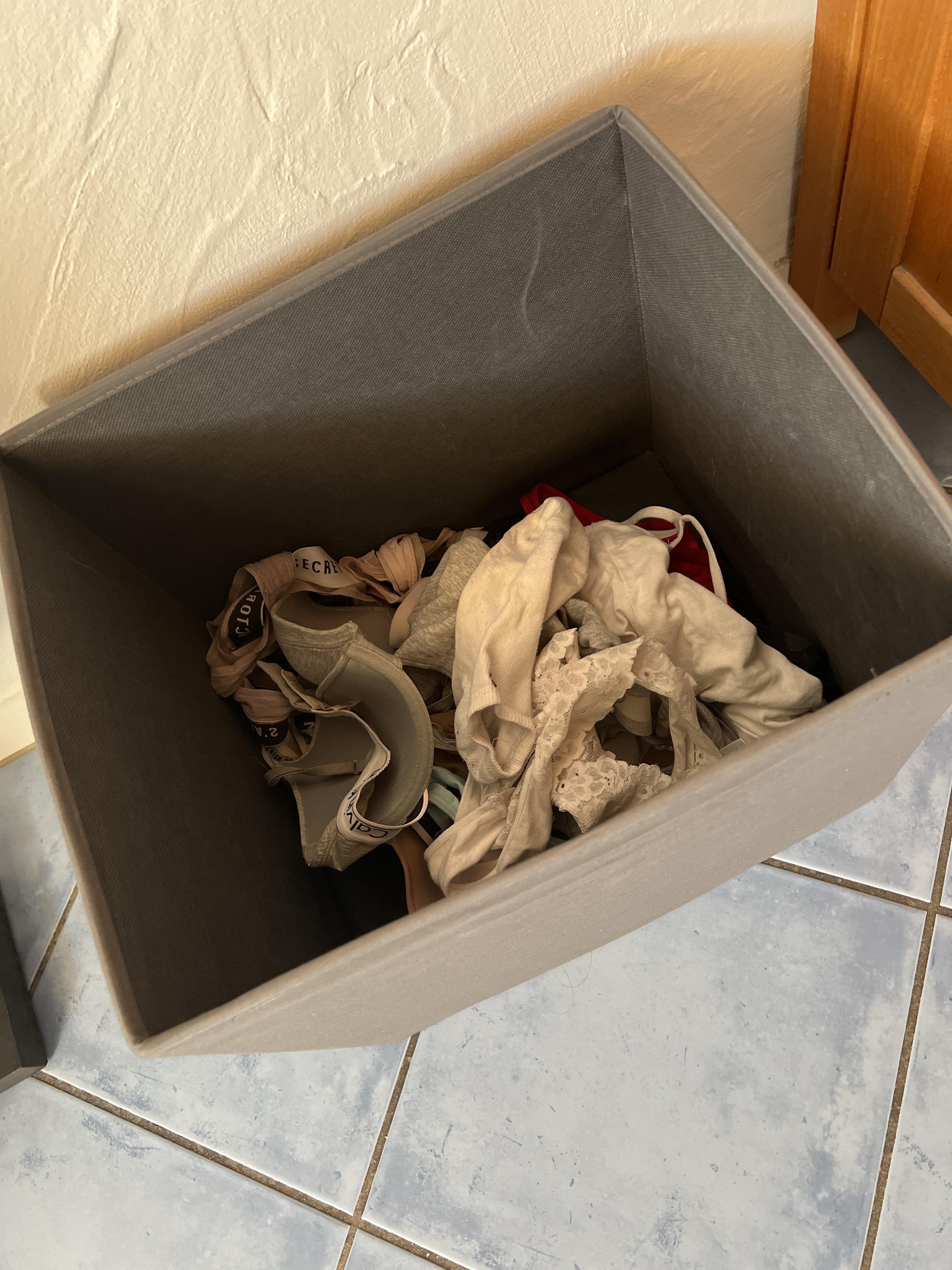 Sisters dirty laundry | Scrolller