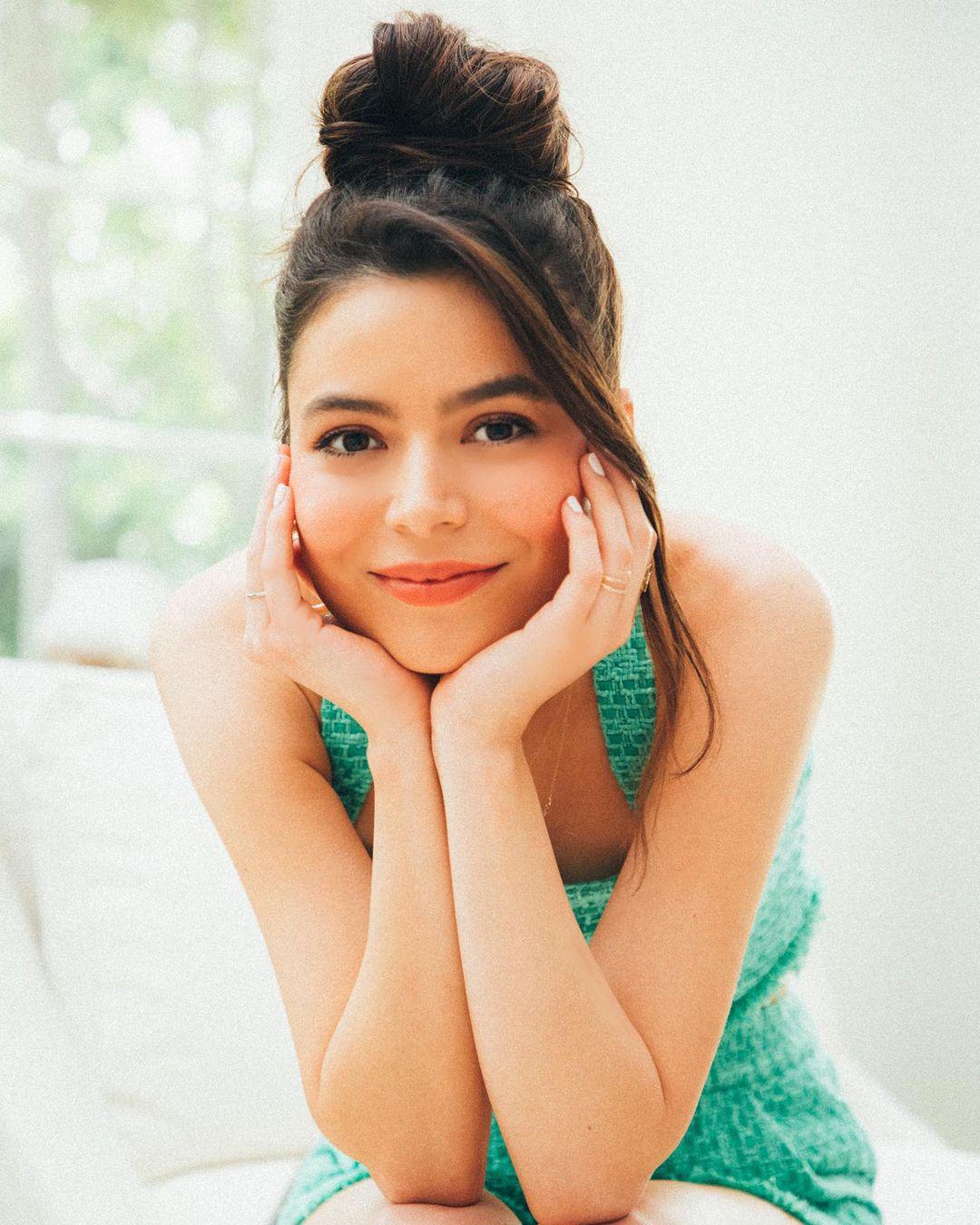 Sitting pretty | Scrolller