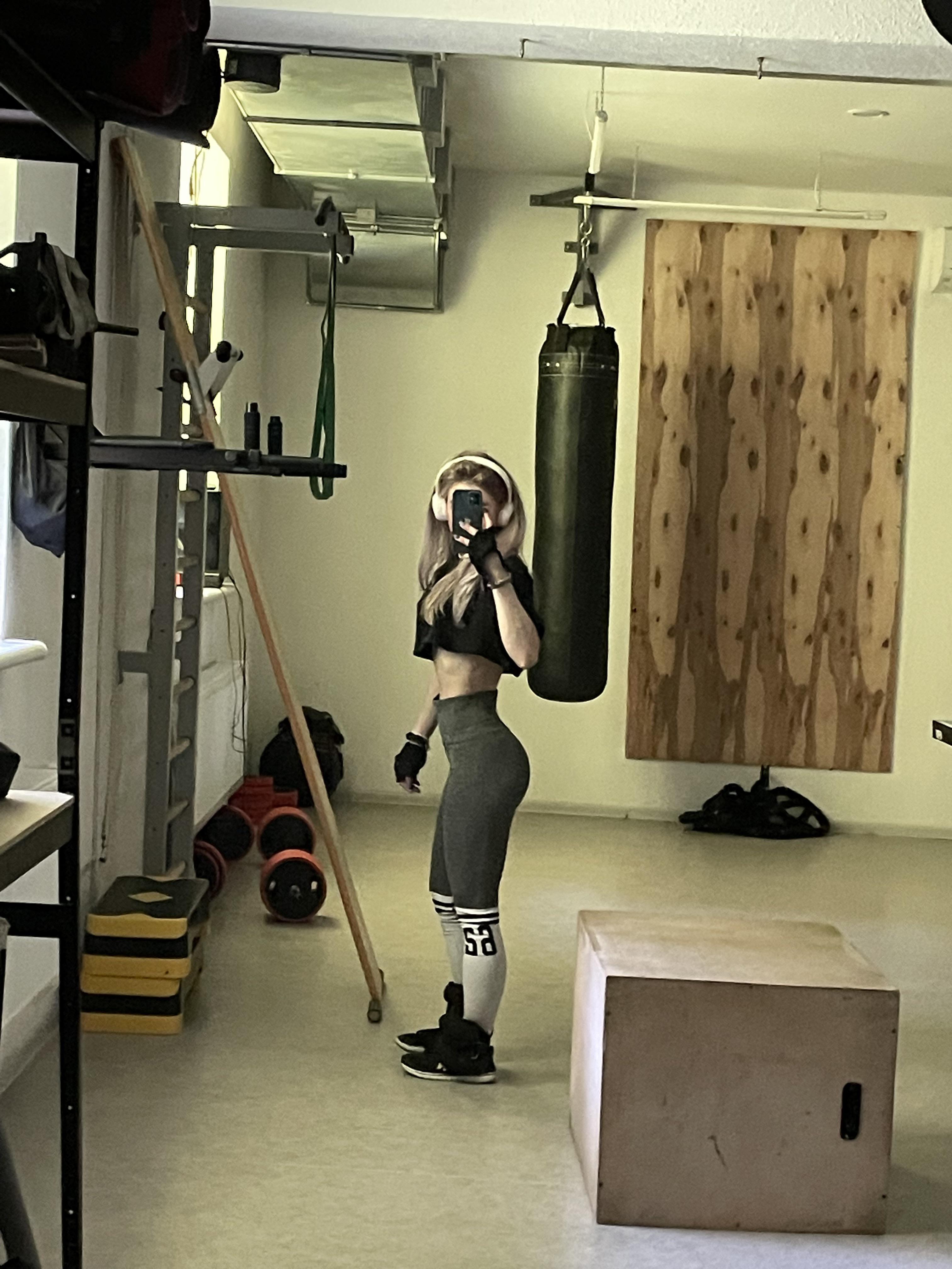 skinny but sporty :) | Scrolller