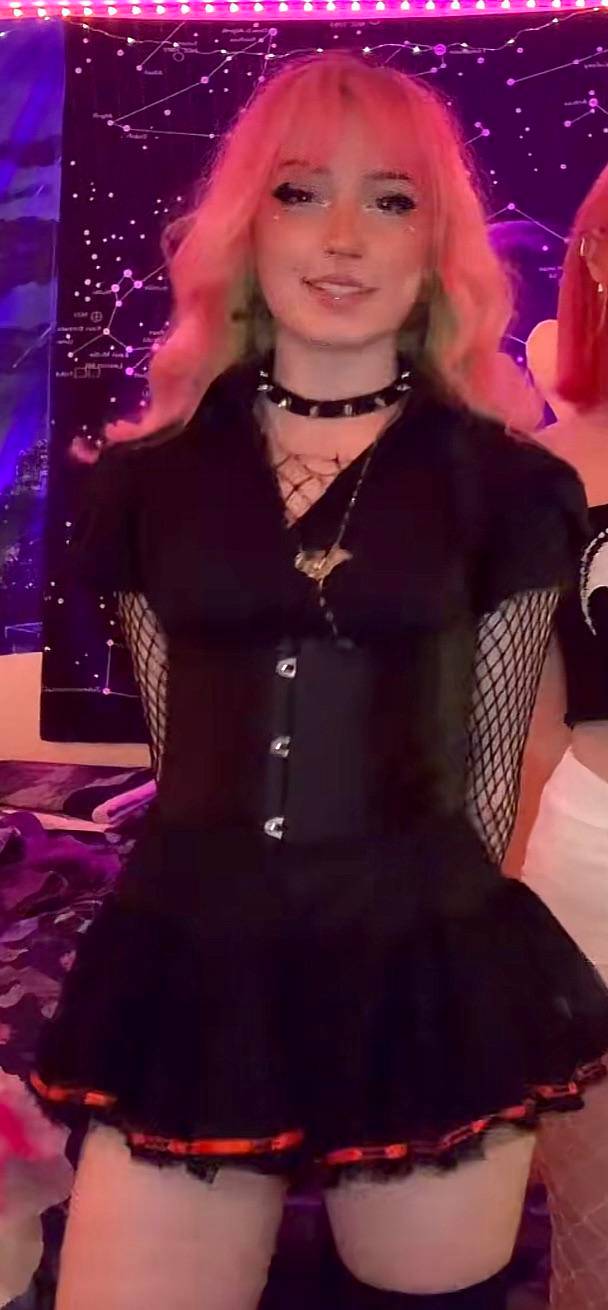 Discover more like Evaaviolet: Skirt and Related Content | Scrolller