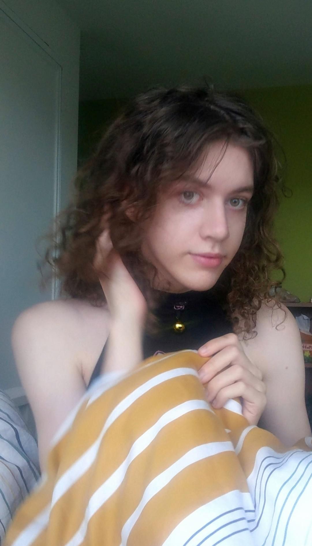 sleepy and now accepting cuddles 🦊 | Scrolller