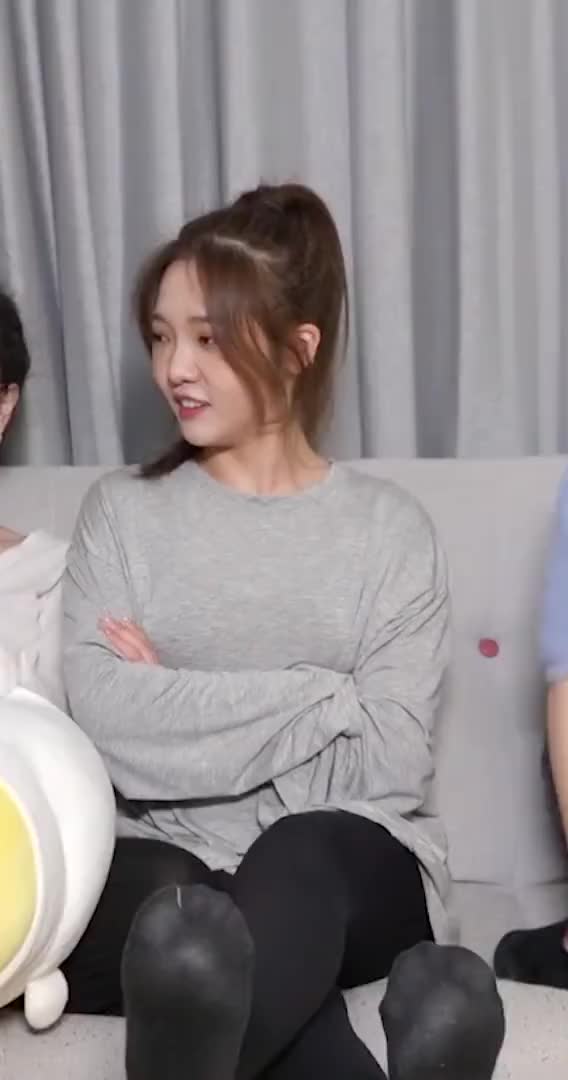 Small girl laying on her side spreads her ass to show her orgasm (@0:15) | Scrolller