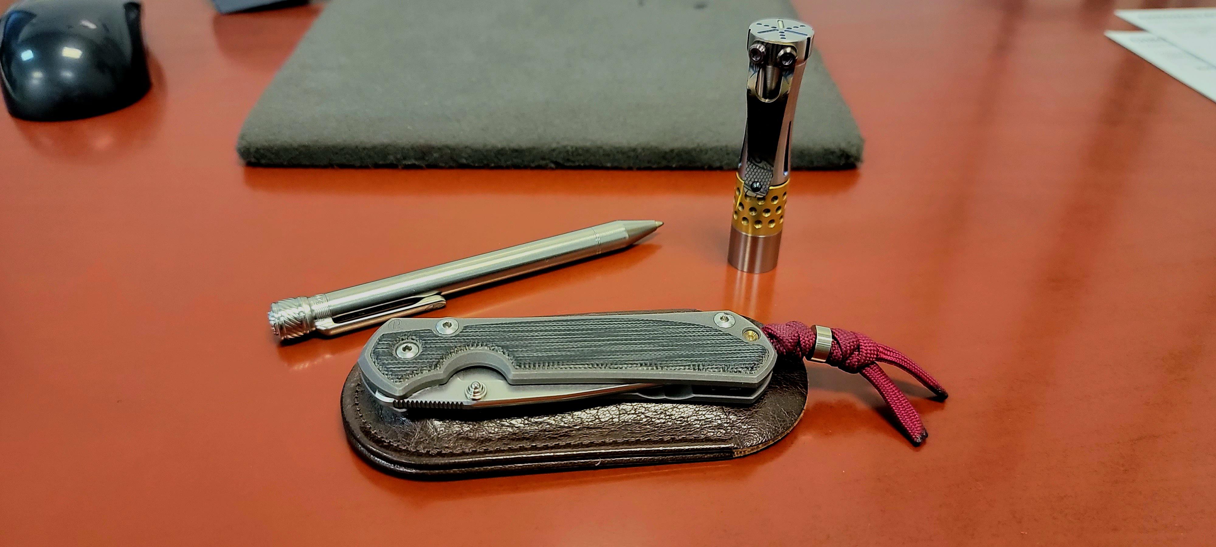 Small Sebenza 31, Black Micarta | Scrolller