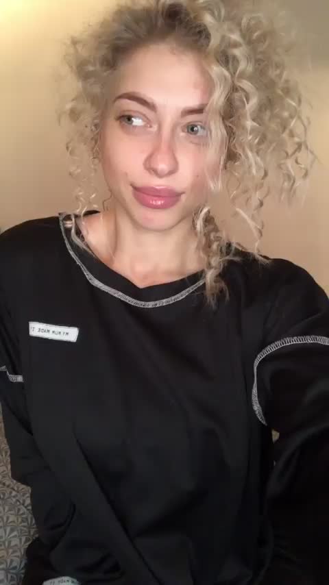 Quick flash for you, so your day gets better 🍌 | Scrolller