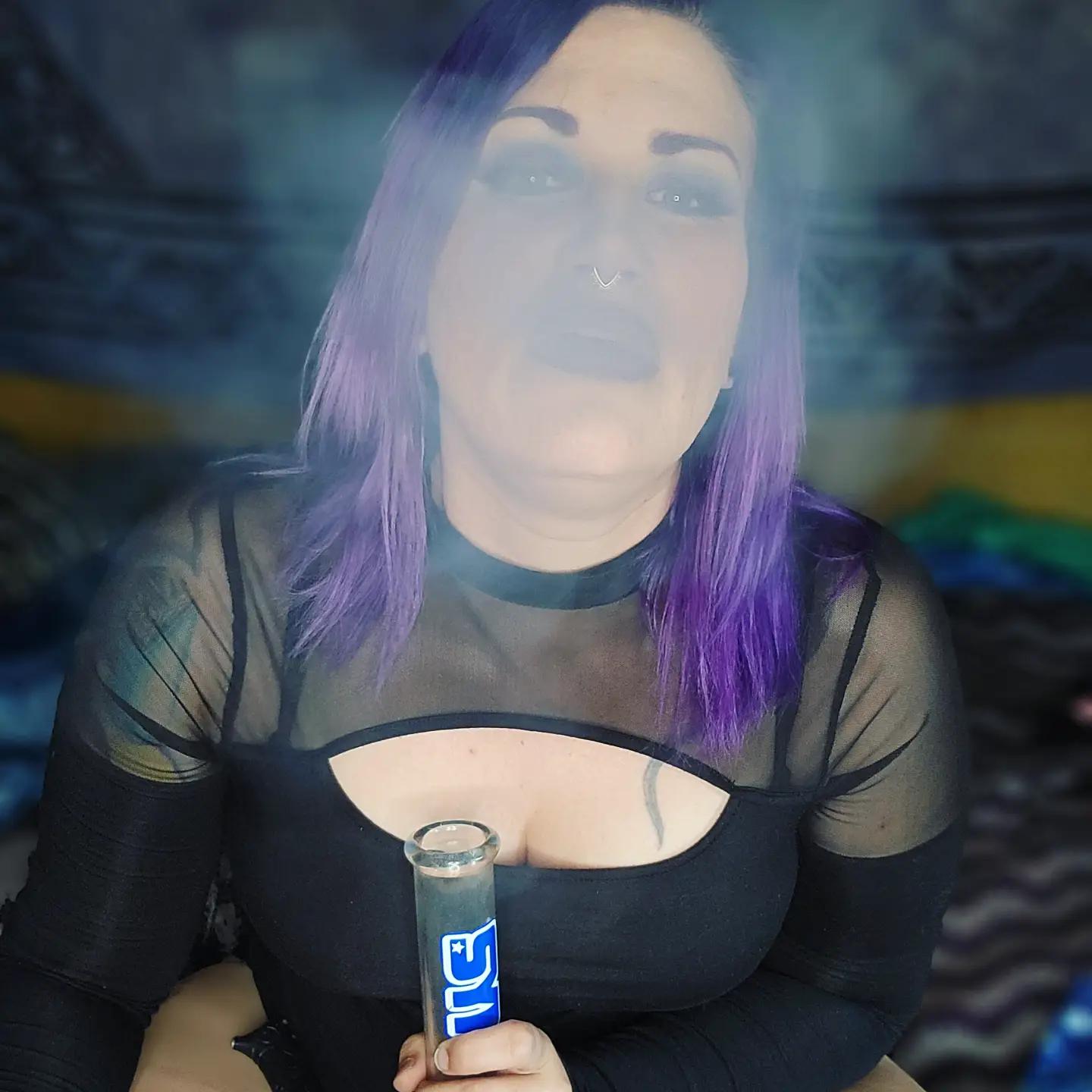 smoke break! | Scrolller