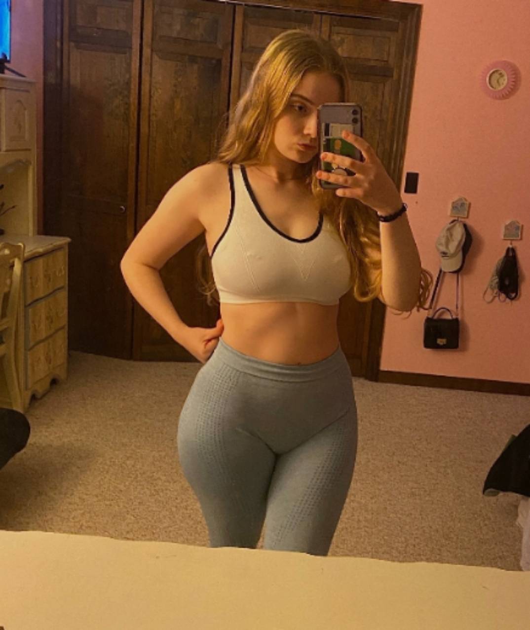 Smokin blonde | Scrolller