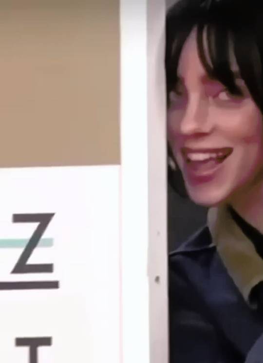 Sneaky Billie Scrolller