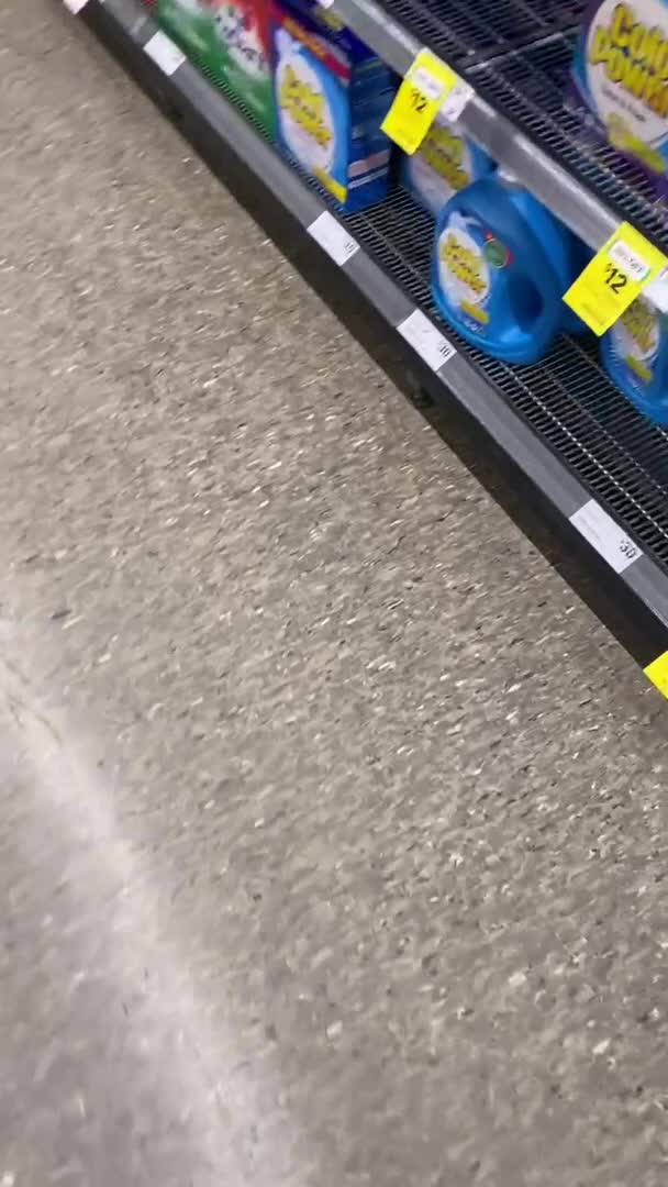 Sneaky flash | Scrolller