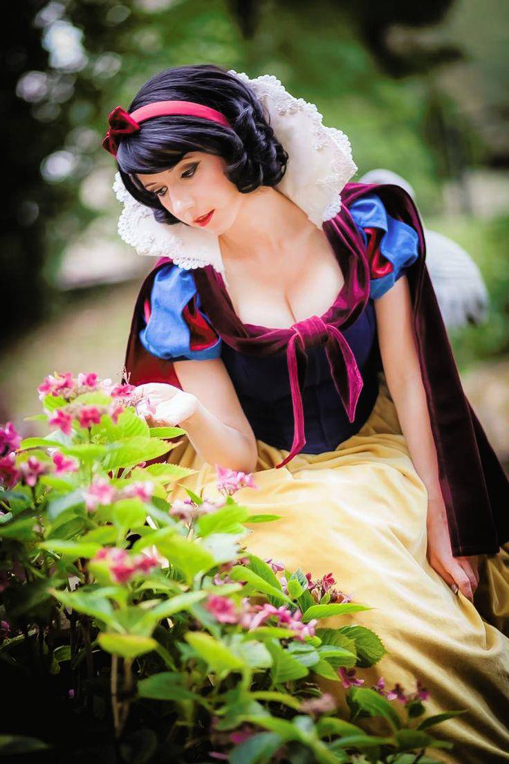 Snow White | Scrolller