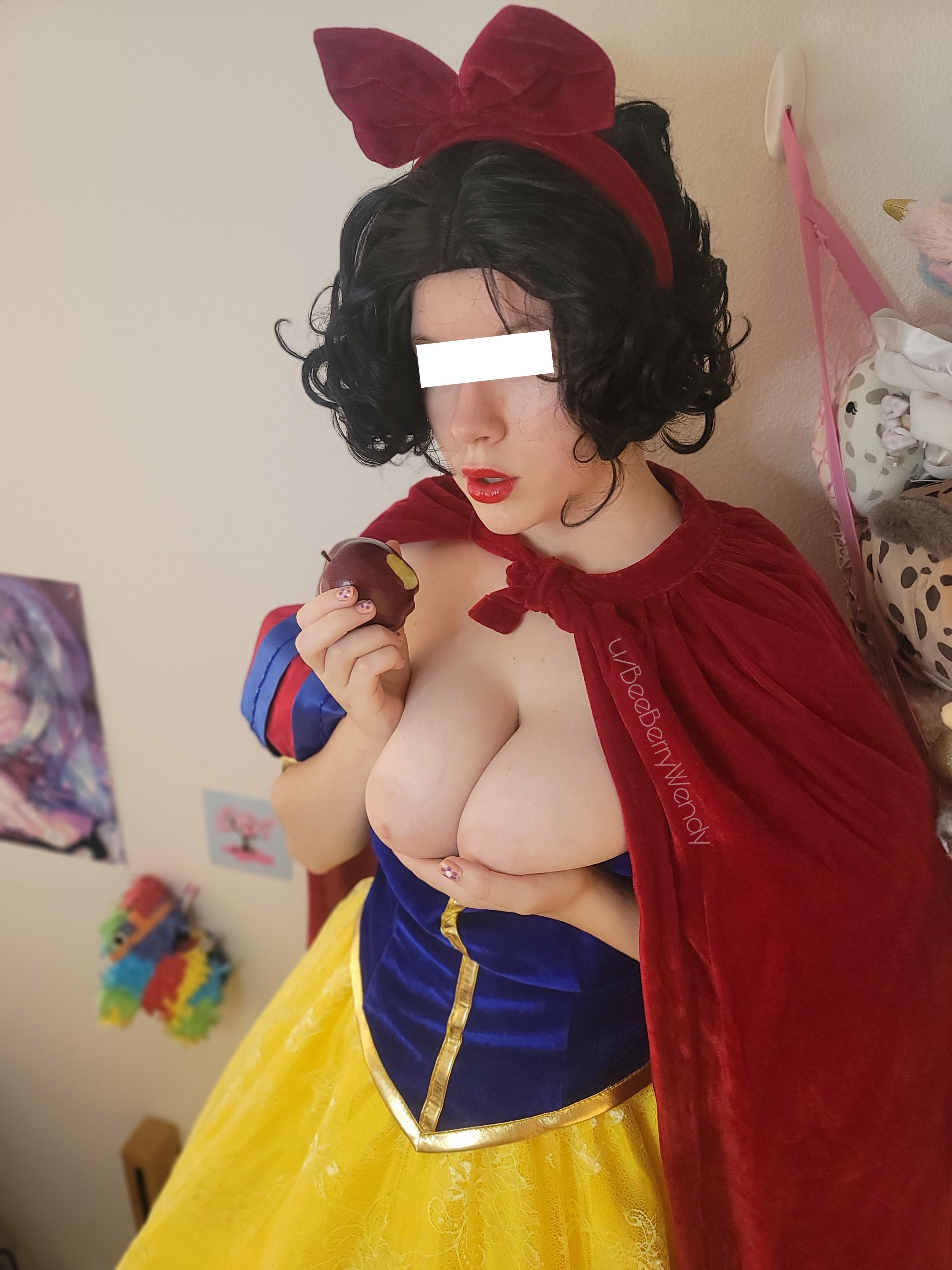 Snow White by BeeBerryWendy | Scrolller
