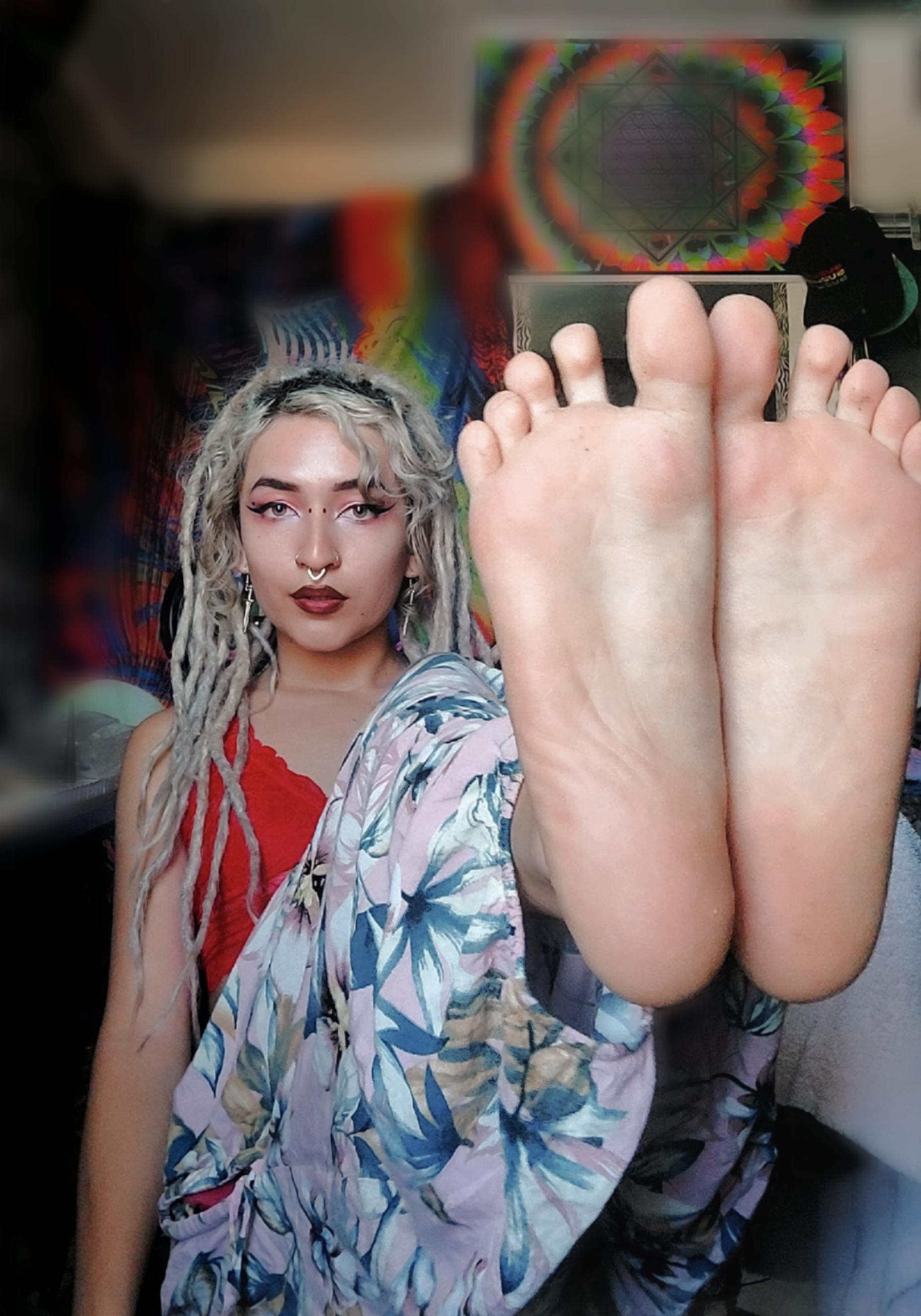 Soft feet on your face anyone? | Scrolller