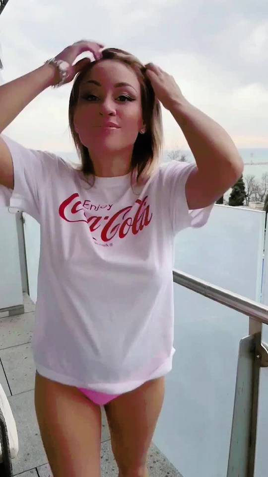 Friday flashing | Scrolller