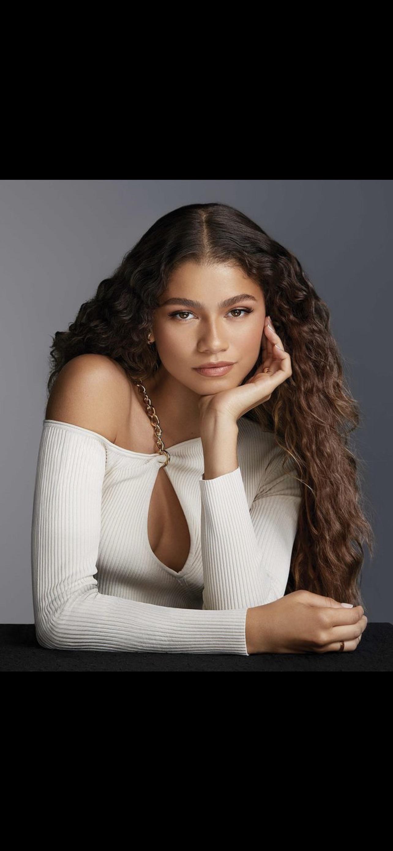 someone can feed me photo of her and wants to jerk? | Scrolller